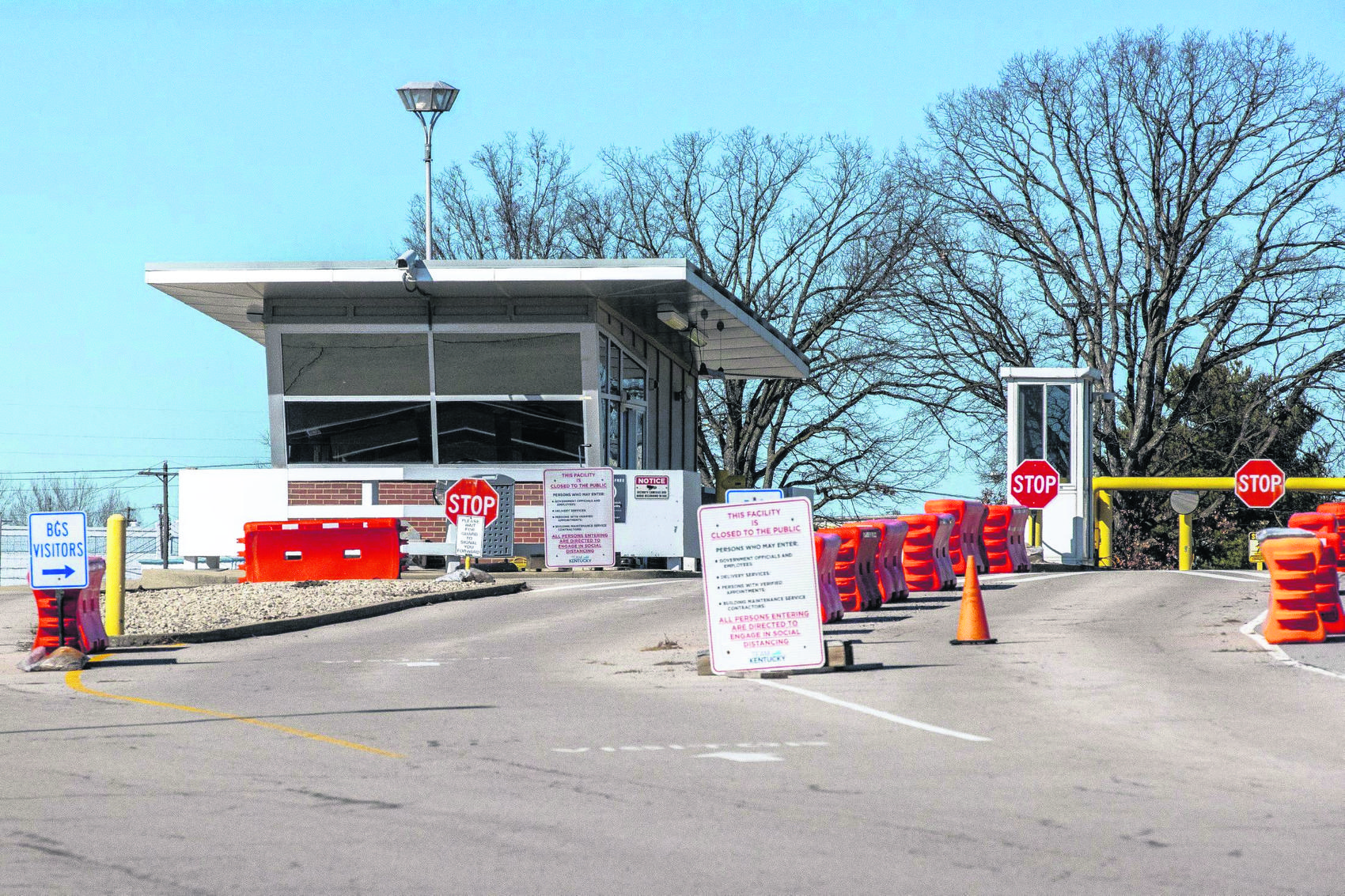 ryan c hermens rhermens @ herald leader com an entry gate at bluegrass ...