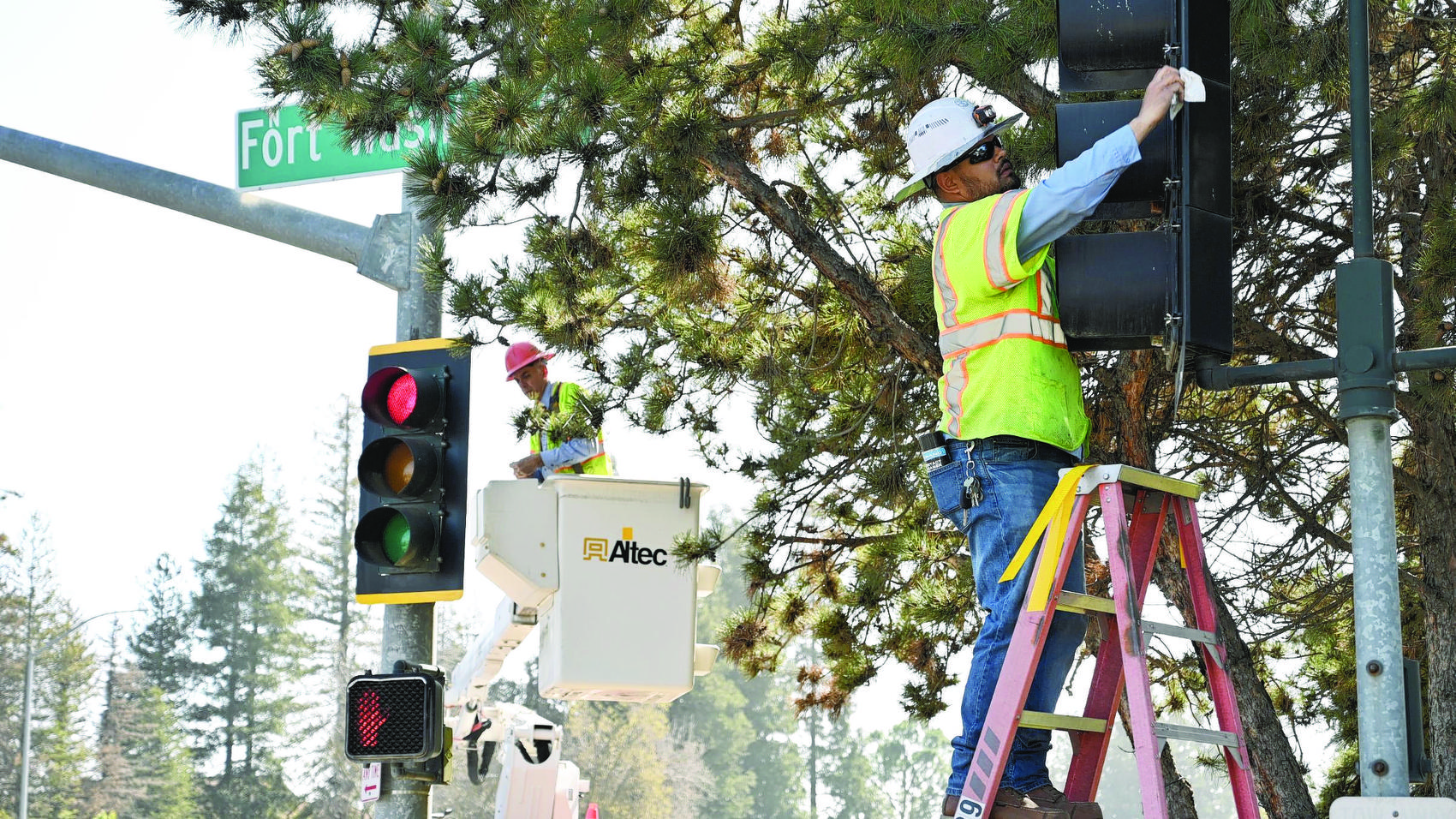 craig kohlruss ckohlruss @ fresnobee com city workers install ...