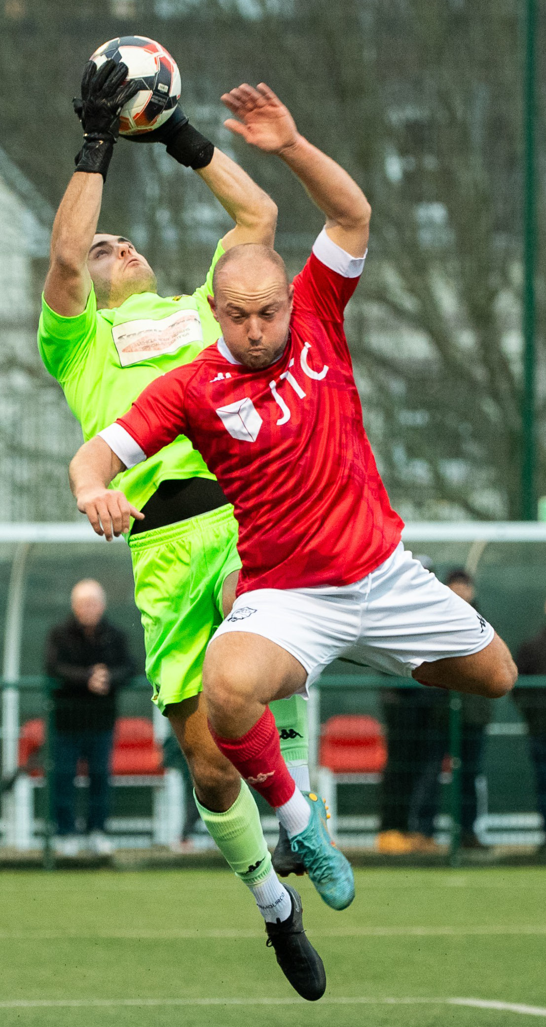 fraser barlow challenges abbey keeper sam gray picture rob currie 37155151